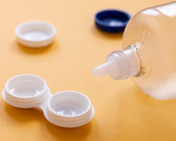 Cách đeo lens cho người mới đúng cách, không bị cộm